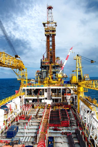 Offshore oil and rig platform - Stock Image - Everypixel