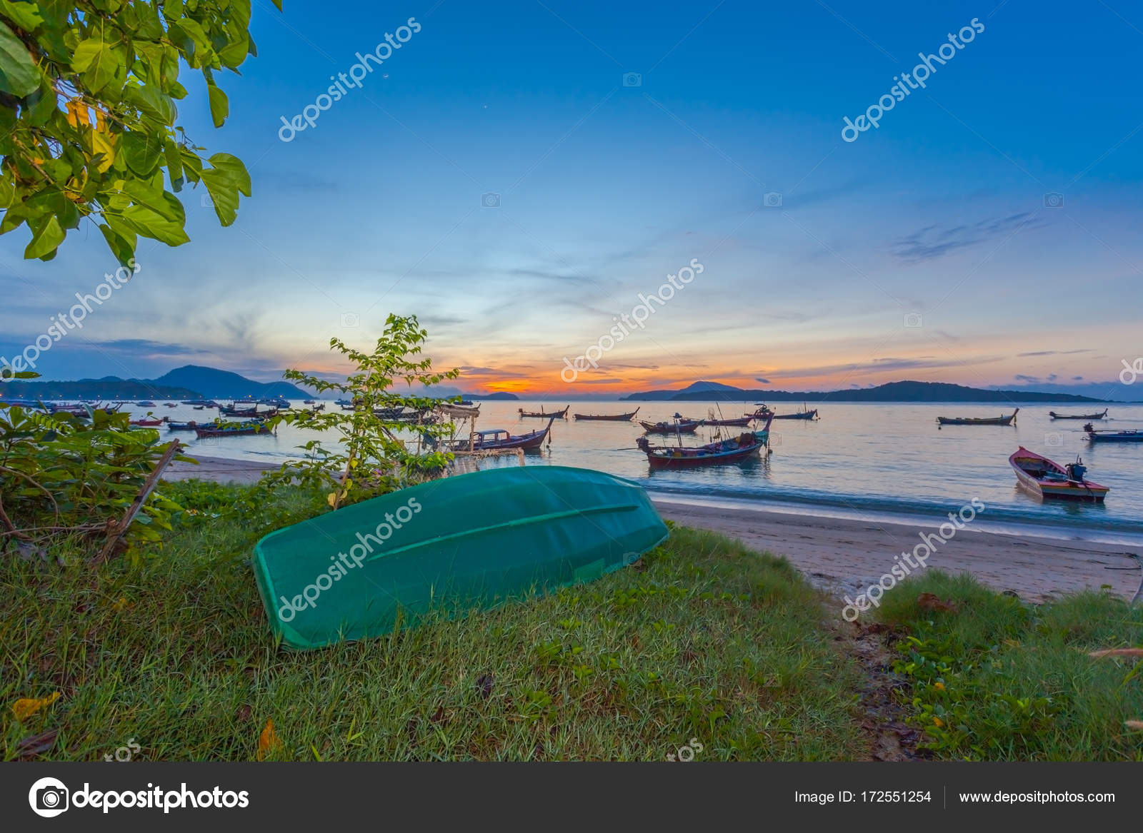 Small boat on the beach — Stock Photo © thaisign #172551254