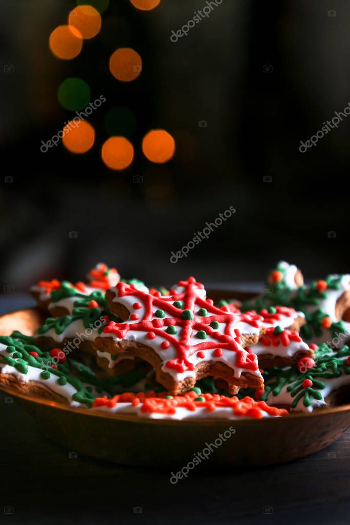 Composición de Navidad. Galletas de jengibre en forma de copos de nieve ...