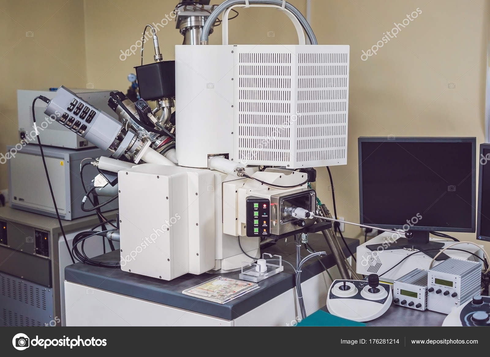 Scanning scanning electron microscope — Stock Photo © galitskaya #176281214