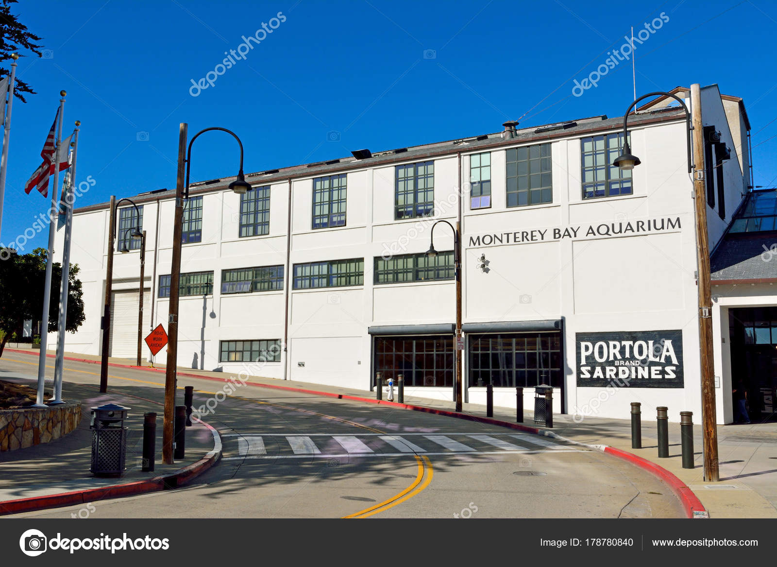 Monterey Bay Aquarium building in Monterey, CA. — Stock Editorial Photo ...