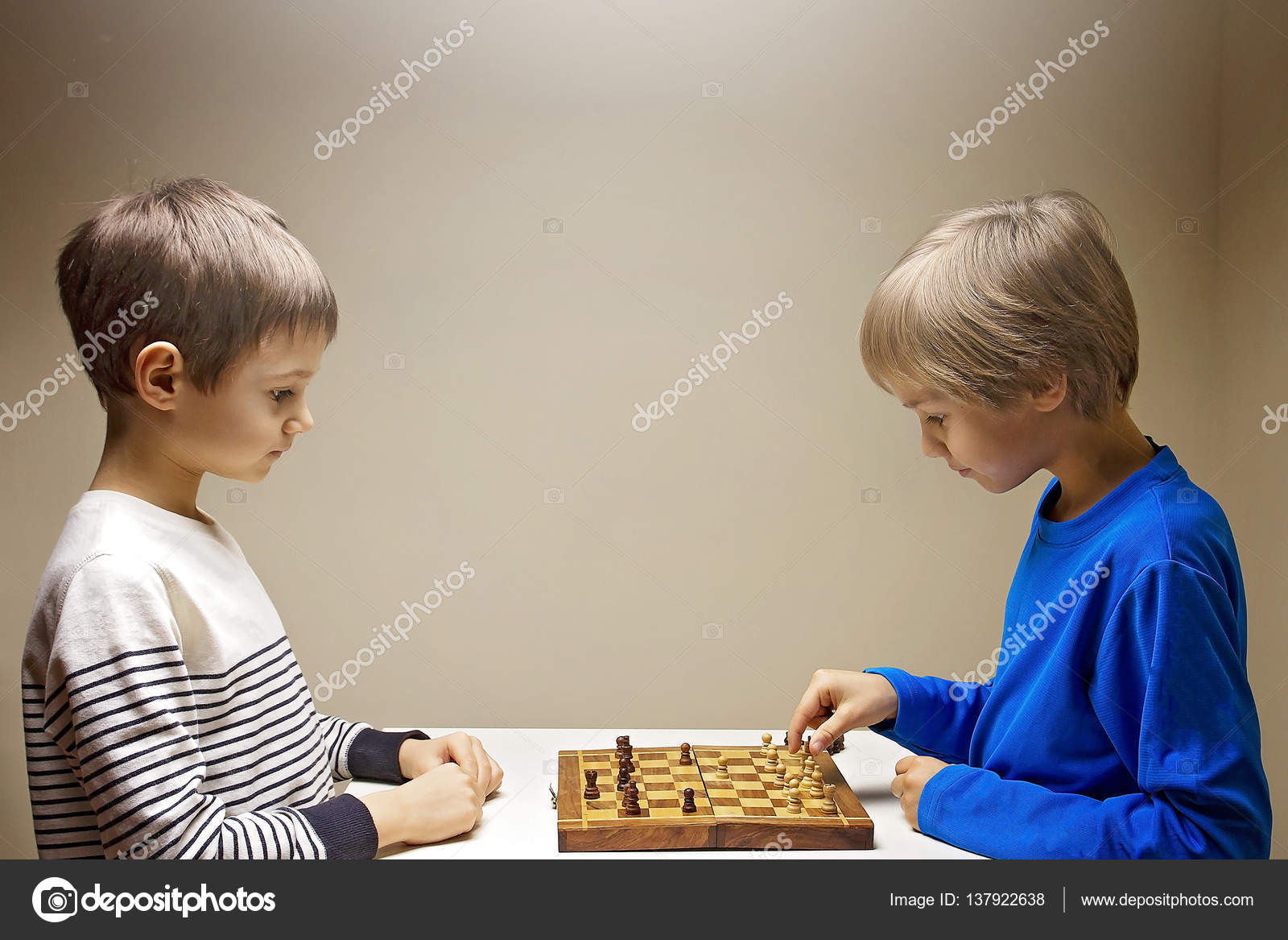 Kids playing chess — Stock Photo © Vejaa #137922638