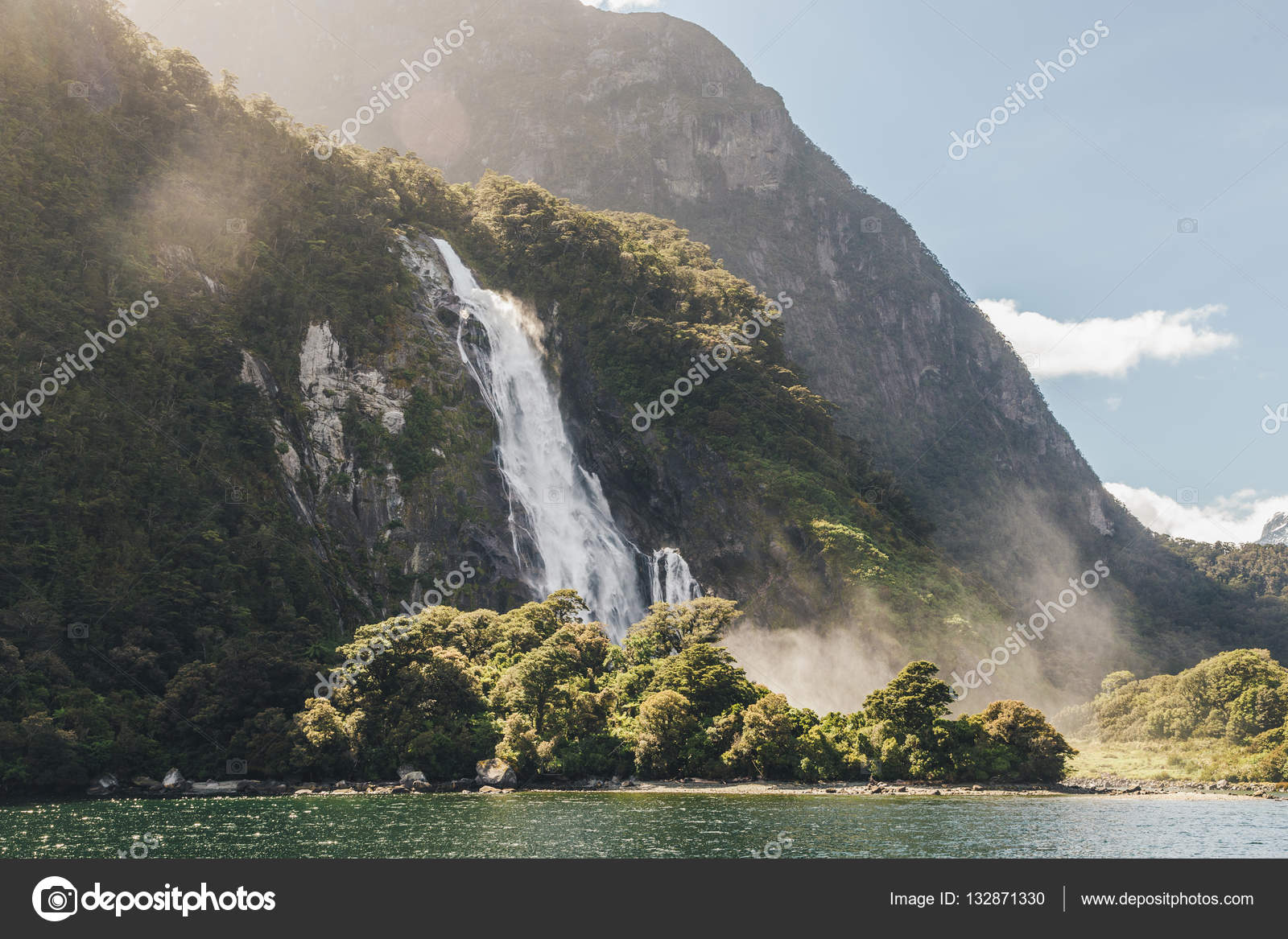 Beautiful Bowen Falls — Stock Photo © thomaswong #132871330