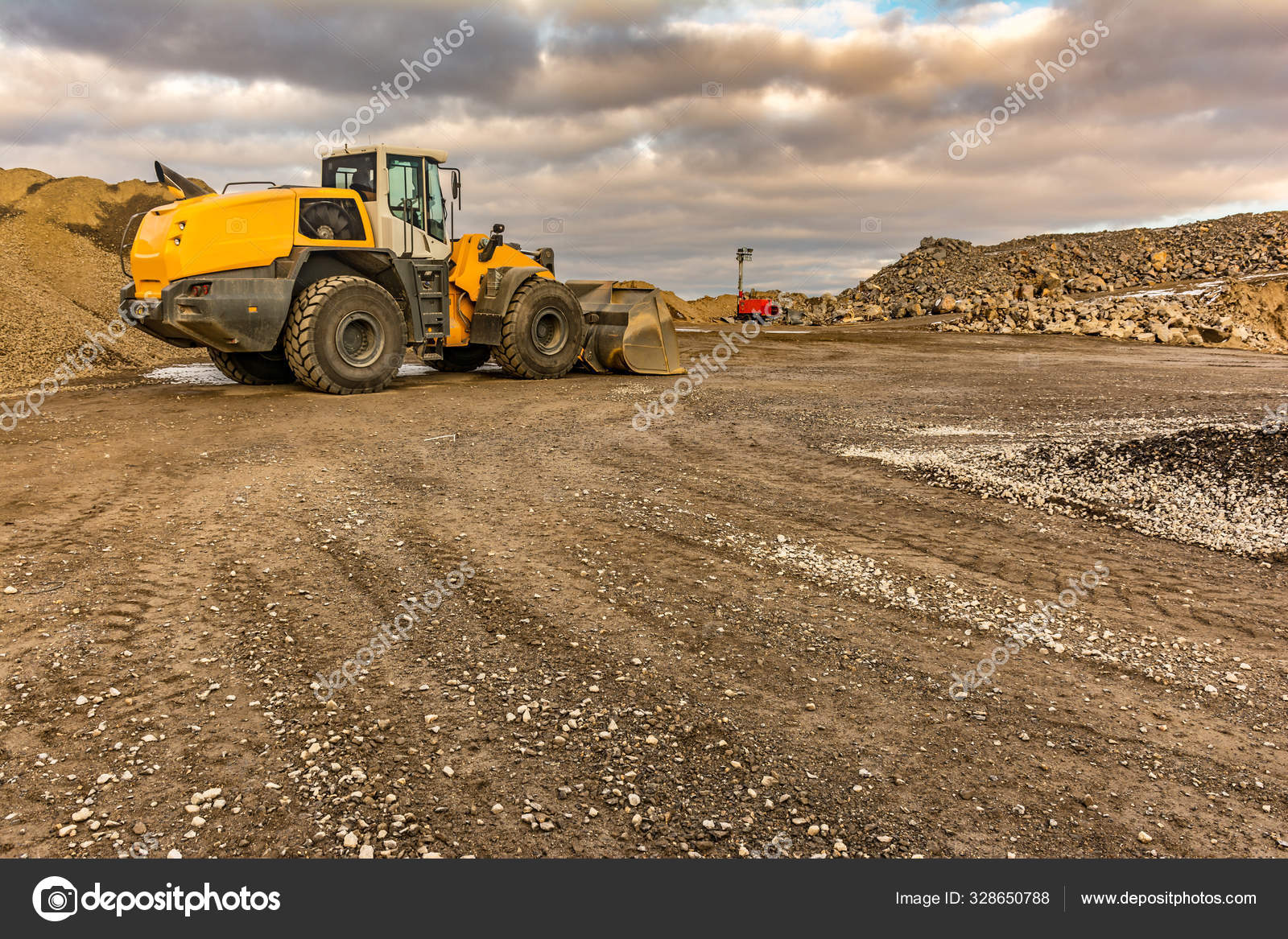 Excavator moving stone in an open pit mine in Spain — Stock Editorial ...