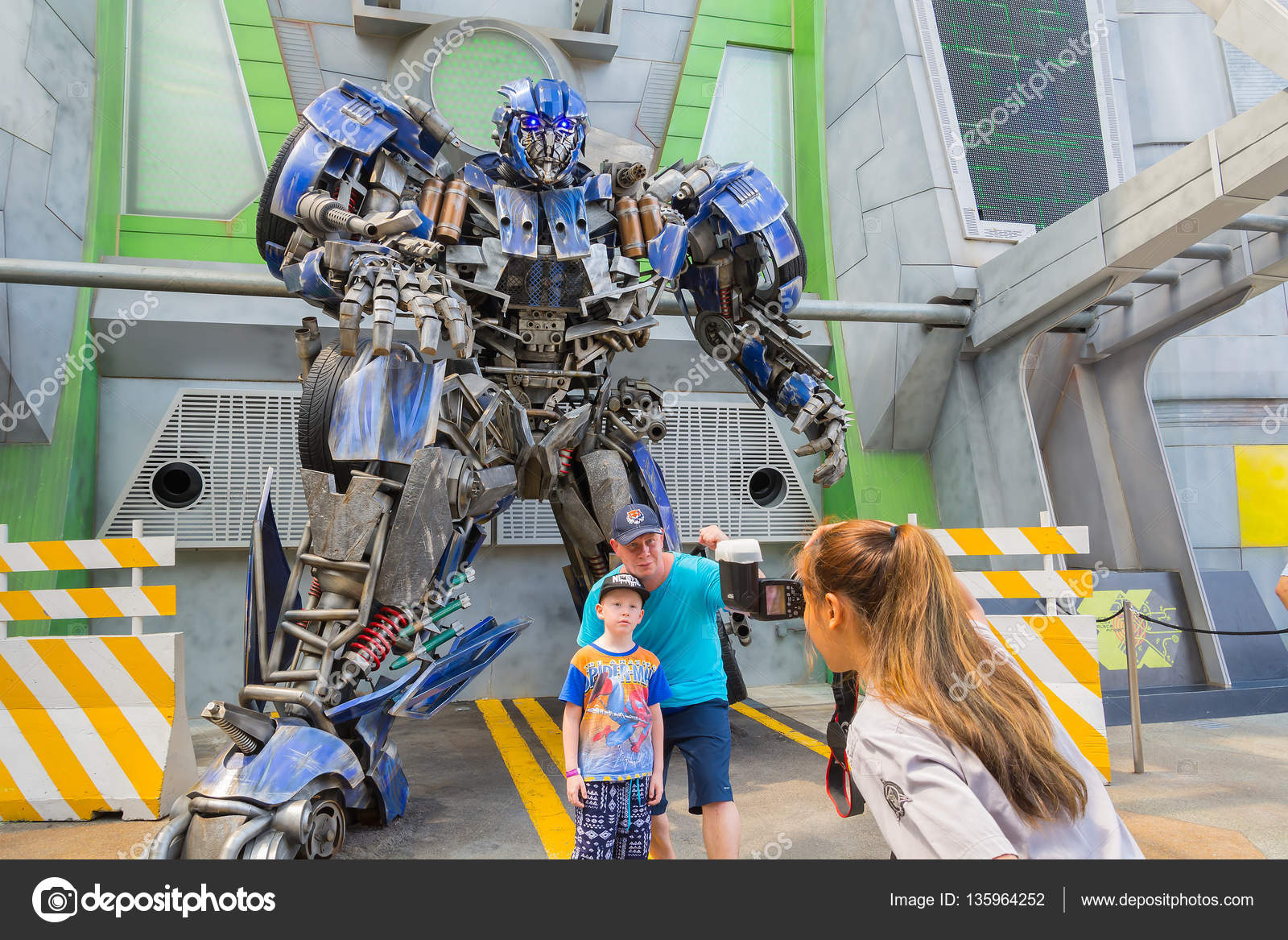 SINGAPORE - JULY 20 ,2015 : TRANSFORMERS The Ride: The Ultimate – Stock ...