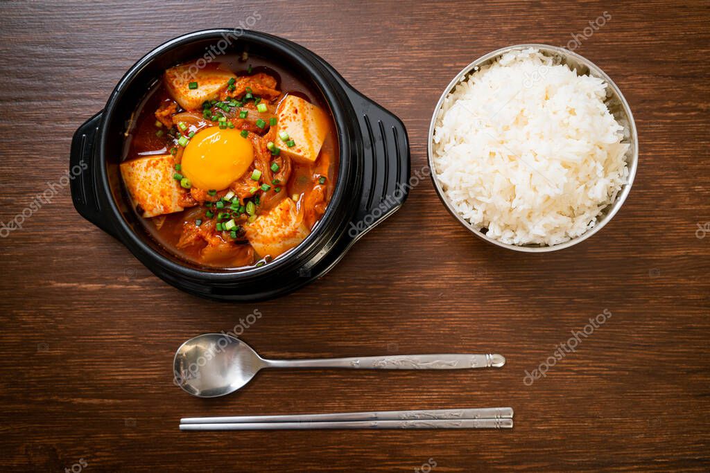 Sopa de kimchi con tofu suave o estofado de kimchi coreano - Estilo ...