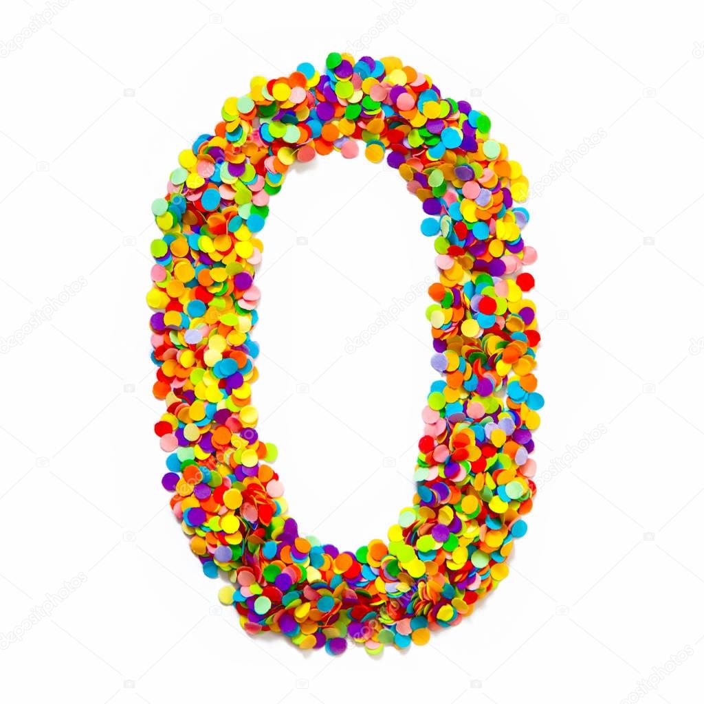El número cero está forrado con confeti de colores. Fondo blanco 2024