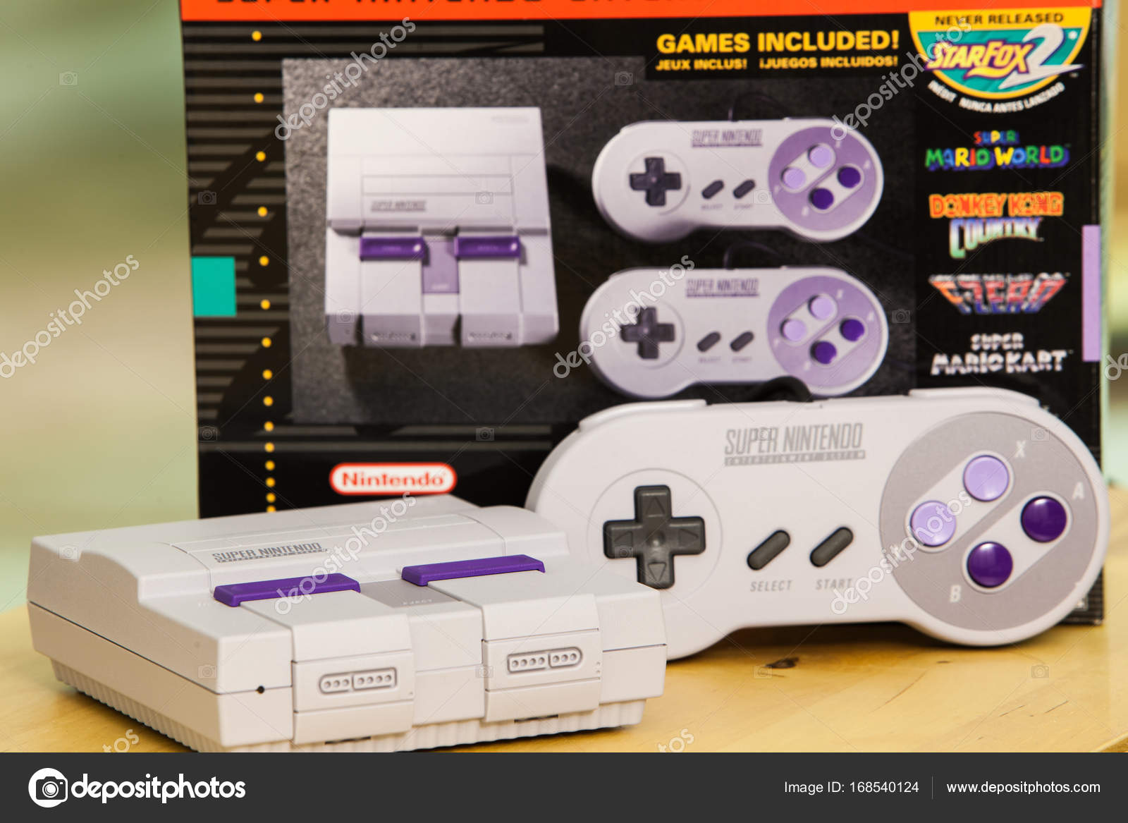 Super Nintendo Classic Edition Console and Box — Stock Editorial Photo ...