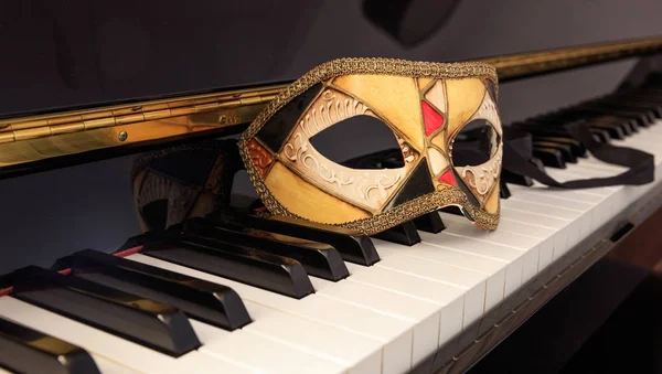 Carnival mask on classical piano keyboard - Stock Image - Everypixel