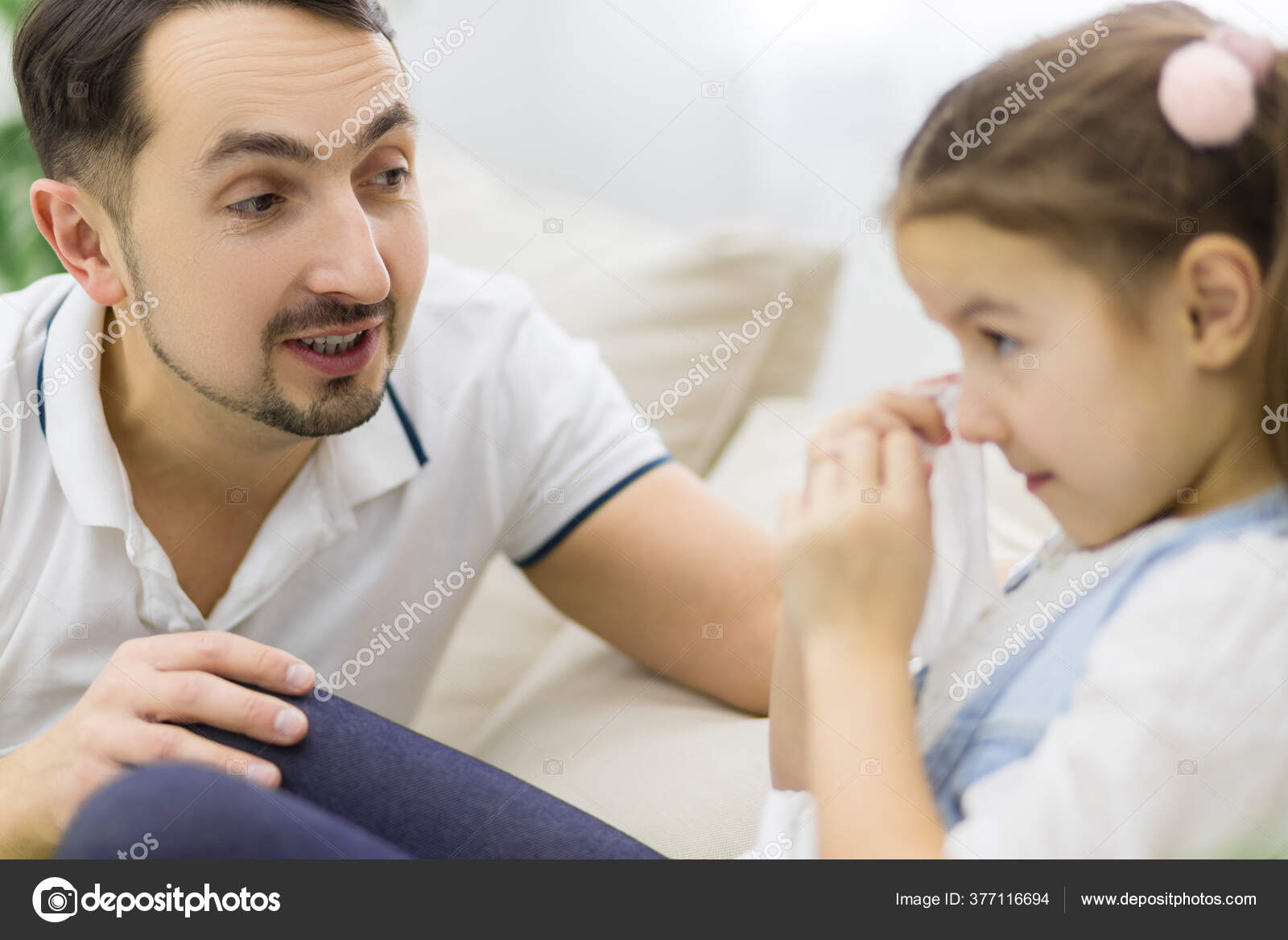 Dad is trying to calm down his daughter. — Stock Photo © Andrew282 ...