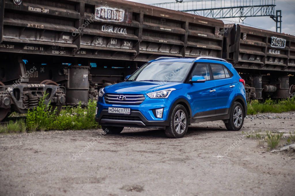 MOSCÚ, RUSIA - 25 DE JUNIO DE 2017 Hyundai Creta / Hyundai ix25, vista frontal. Prueba del nuevo ...