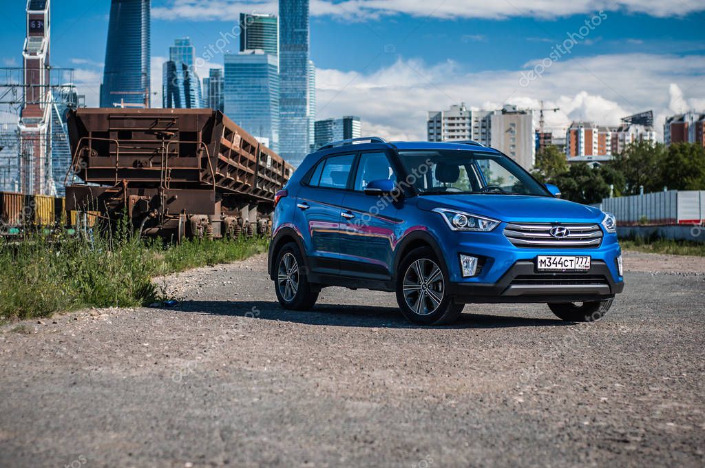 MOSCÚ, RUSIA - 25 DE JUNIO DE 2017 Hyundai Creta / Hyundai ix25, vista frontal. Prueba del nuevo ...