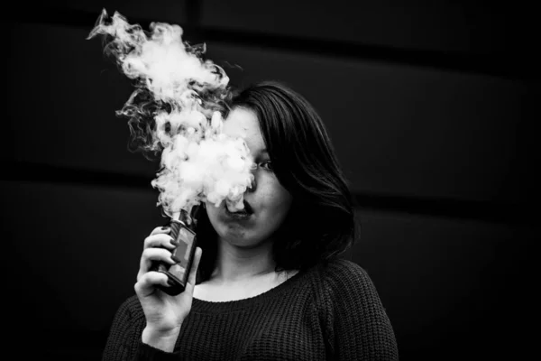 Vaping girl Stock Photos, Royalty Free Vaping girl Images | Depositphotos