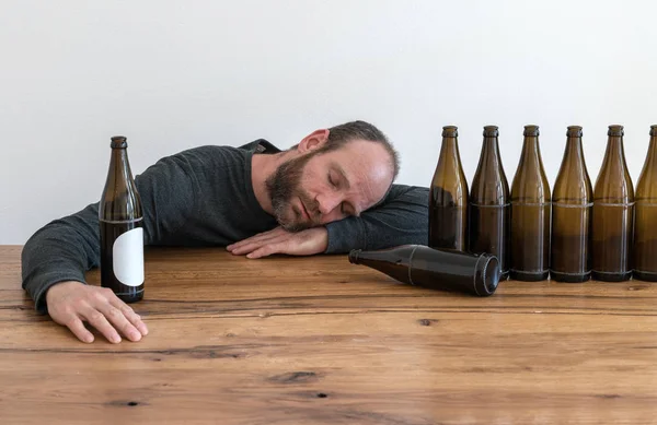 Calvo borracho fotos de stock, imágenes de Calvo borracho sin royalties ...