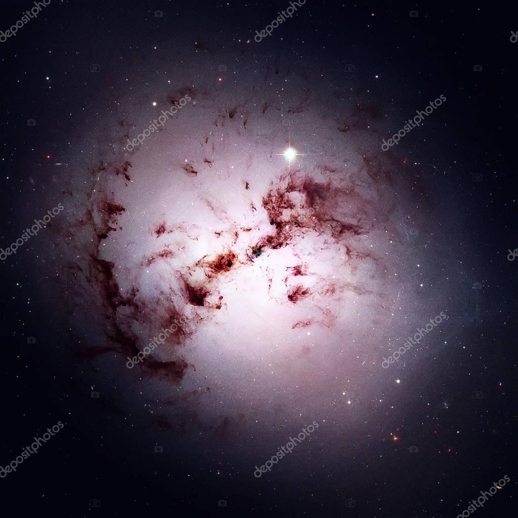 Galaxia elíptica gigante NGC 1316 en la constelación Fornax. 2023
