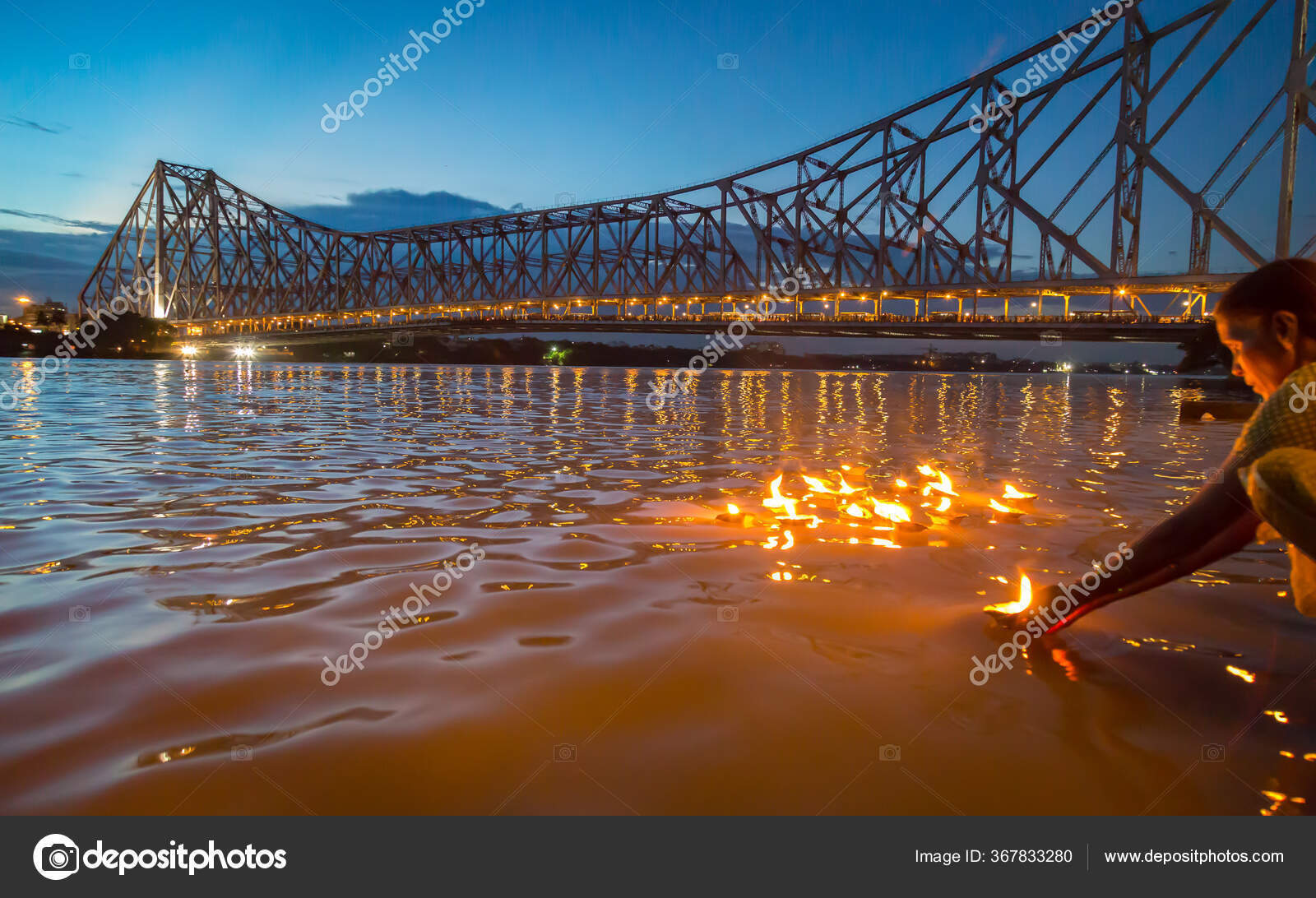Historic Howrah Bridge River Ganges Dusk View Aged Woman Sailing ...