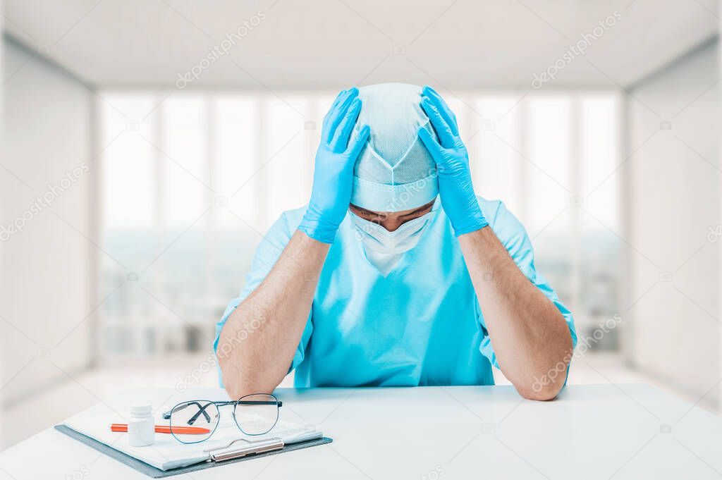 El médico de la clínica está decepcionado con los resultados del ...