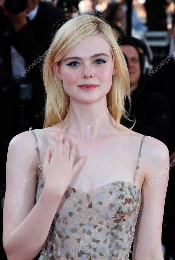 Actress Elle Fanning – Stock Editorial Photo © Twocoms #169211330