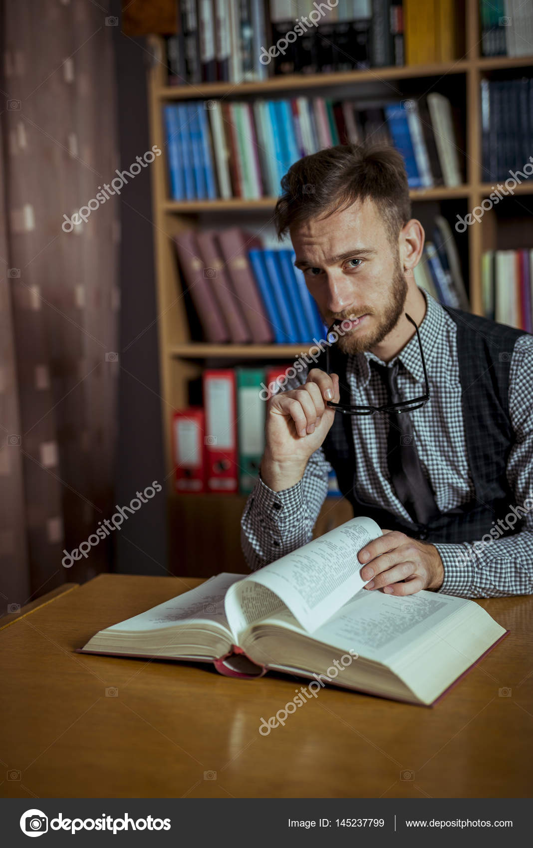 Student Working in Library at Night — Stock Photo © Tref #145237799