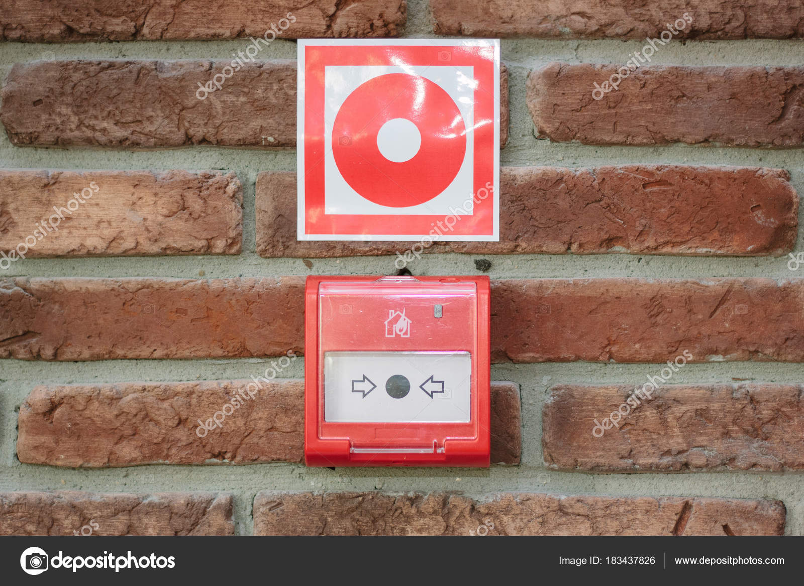 Botão Alarme Incêndio Sistema Emergência Sobre Uma Parede — Foto ...
