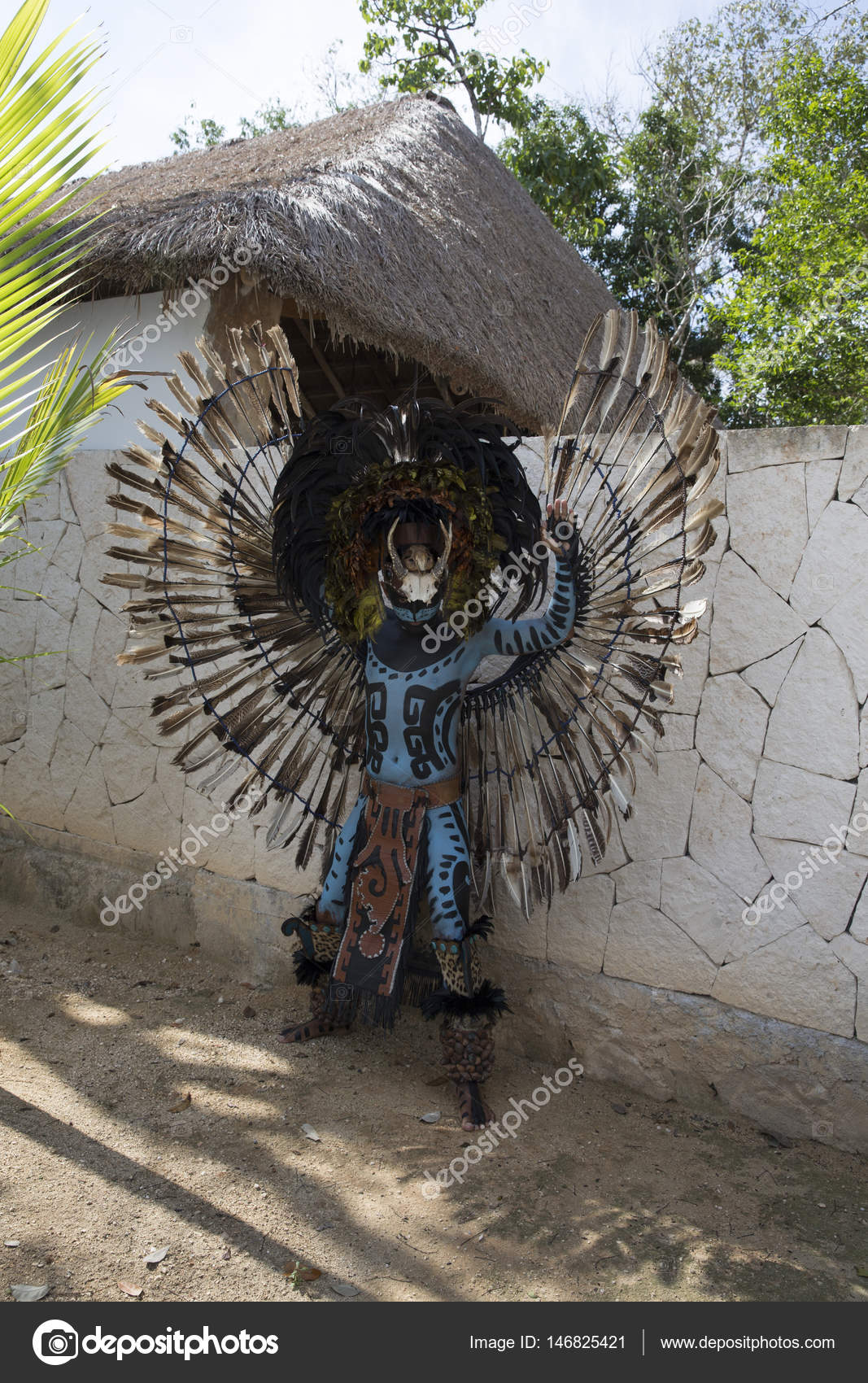 Man in Maya indian costume — Stock Editorial Photo © katiekk #146825421