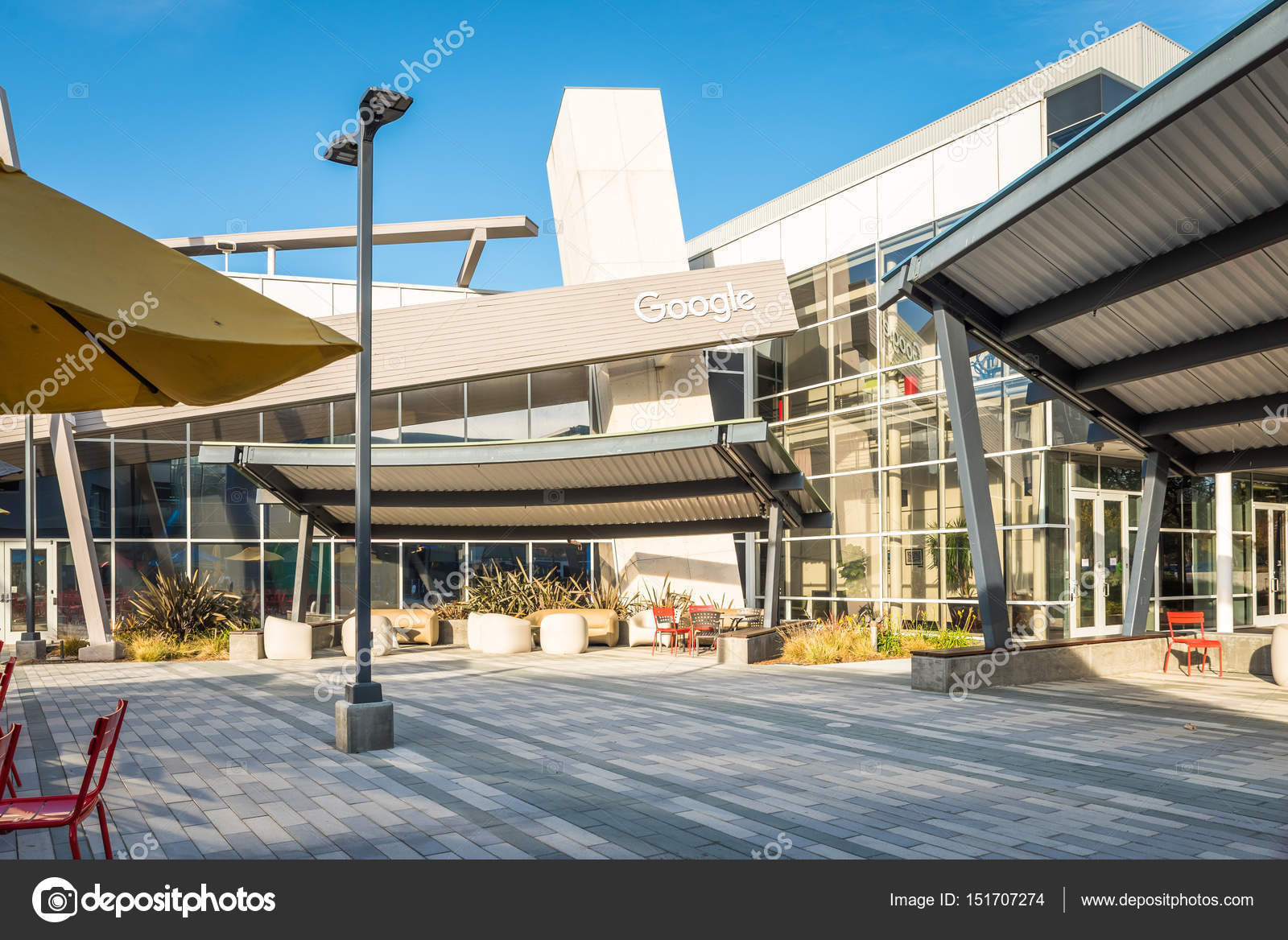 Googleplex - Google Headquarters — Stock Editorial Photo © spvvk #151707274