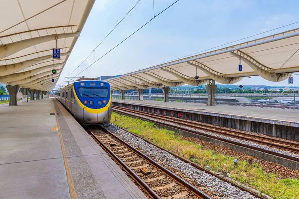 Train arrived the station Stock Photos, Royalty Free Train arrived the ...