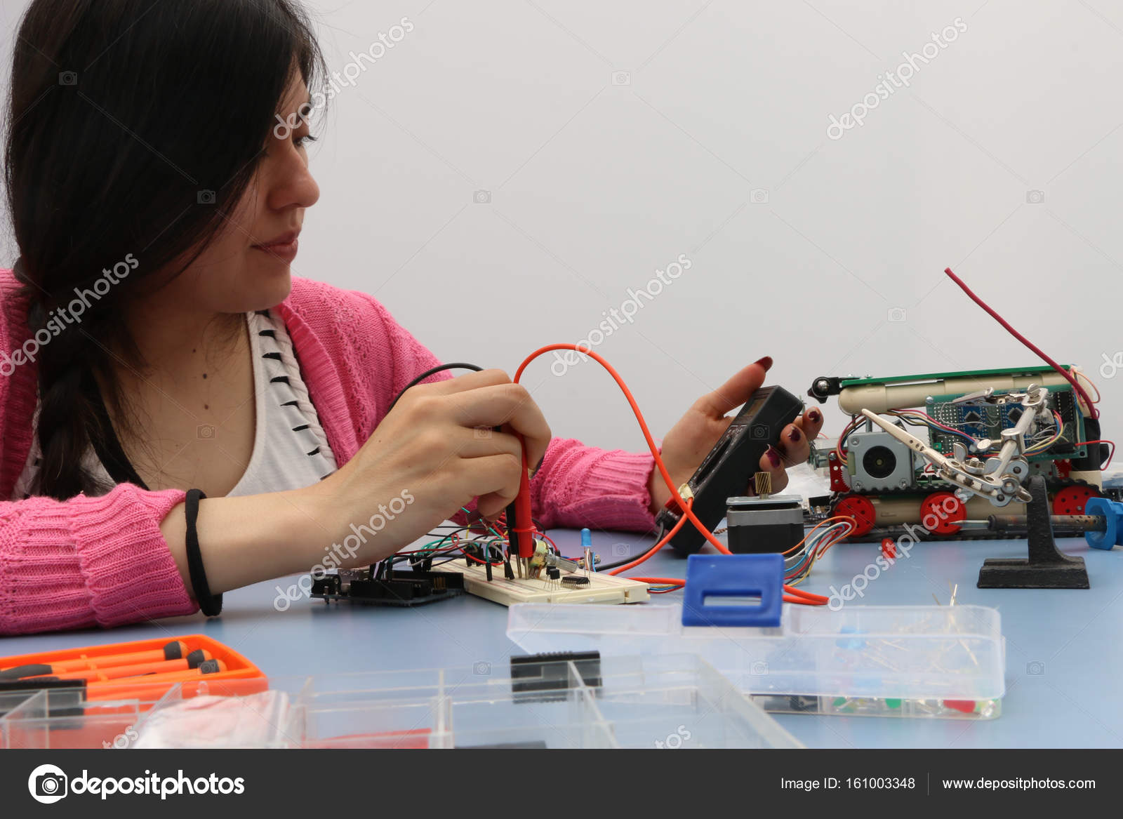 Technology student learning to prototype electronic circuits for ...