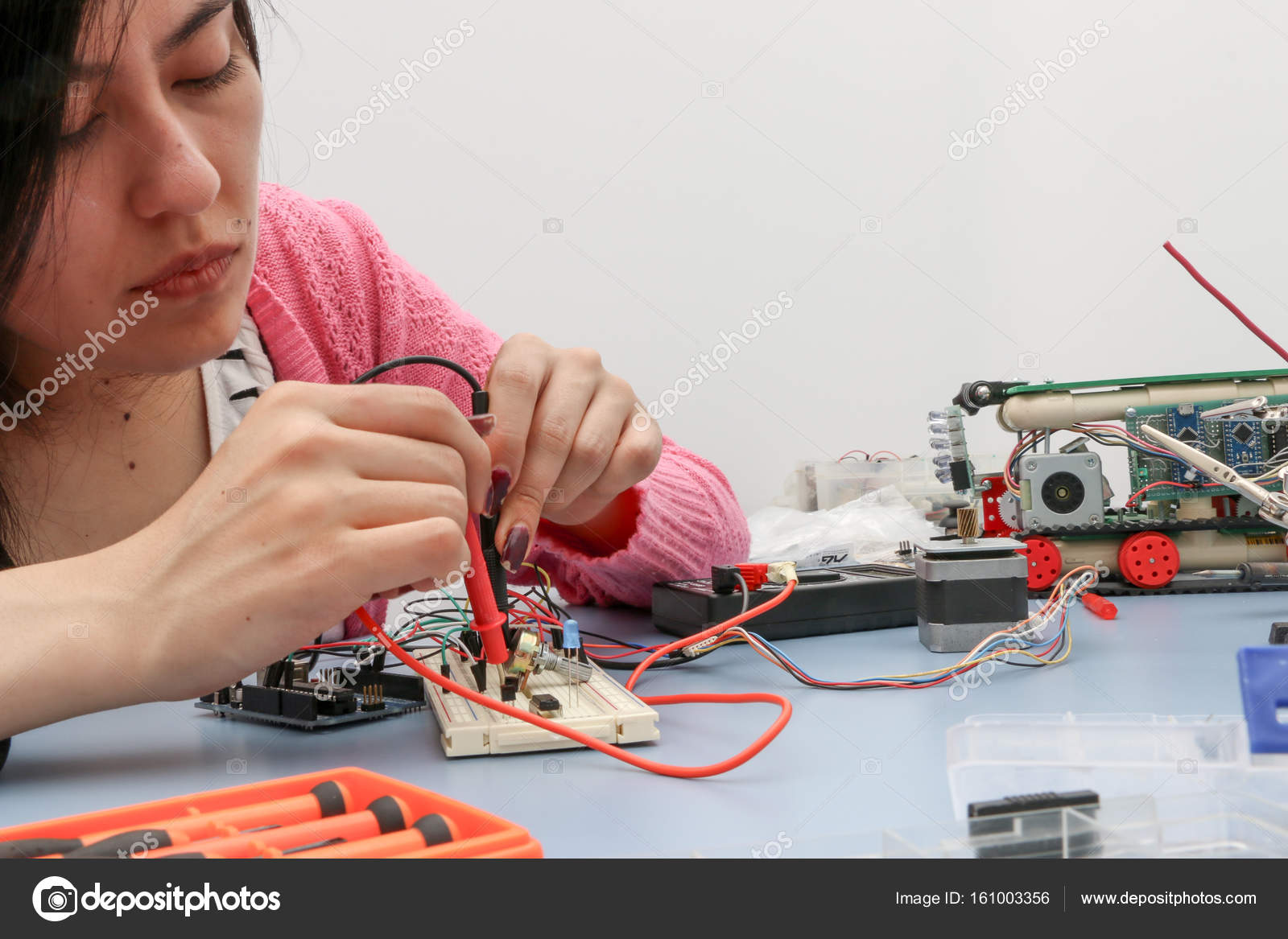 Technology student learning to prototype electronic circuits for ...