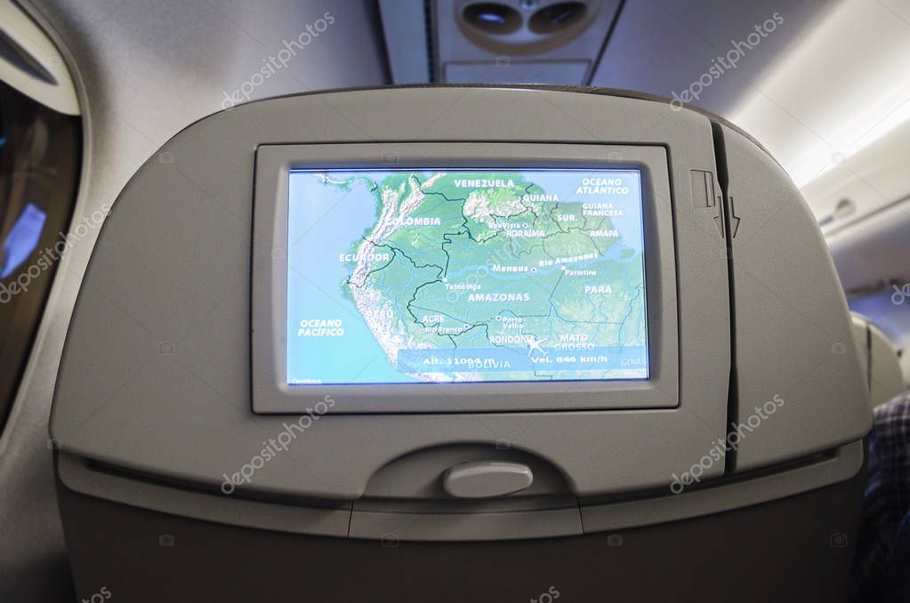 Mapa de navegación con plan de vuelo a bordo de un Azul Airlines tv. 2022