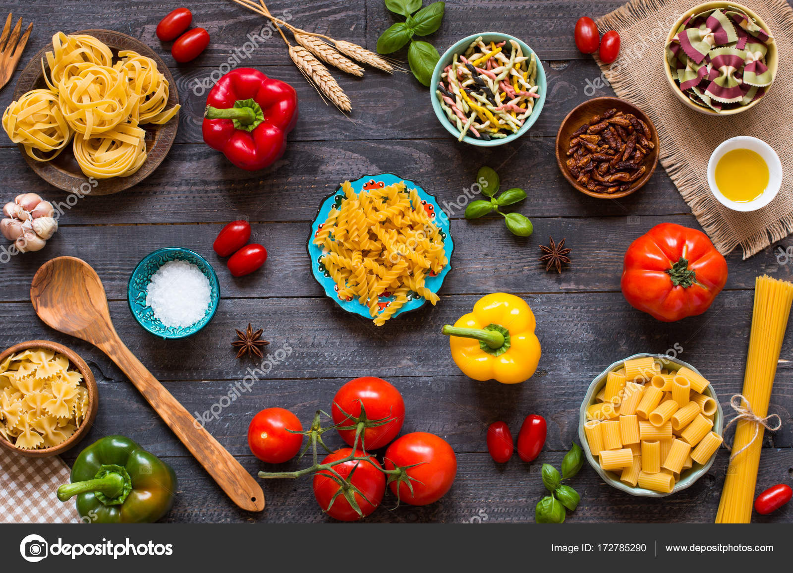 Different types of pasta with various types of vegetables, healt Stock ...