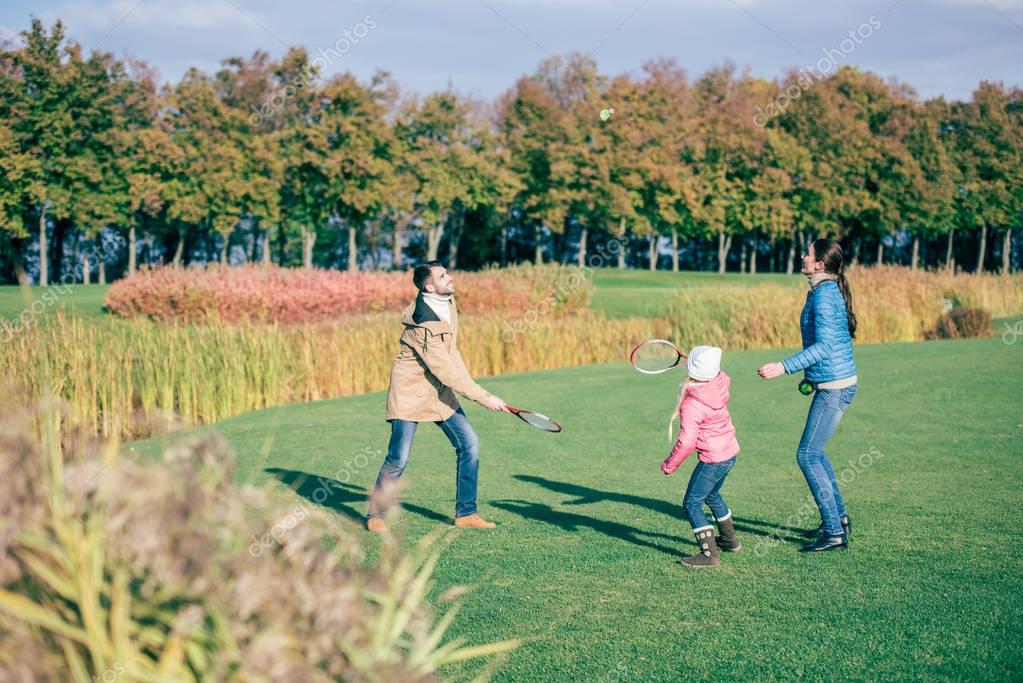 Happy family playing badminton — Stock Photo © ArturVerkhovetskiy ...