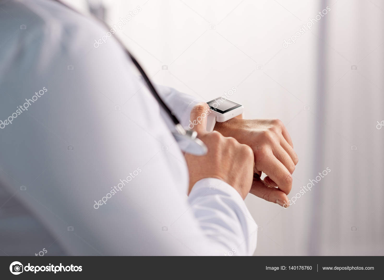 Doctor using smartwatch — Stock Photo © ArturVerkhovetskiy #140176760