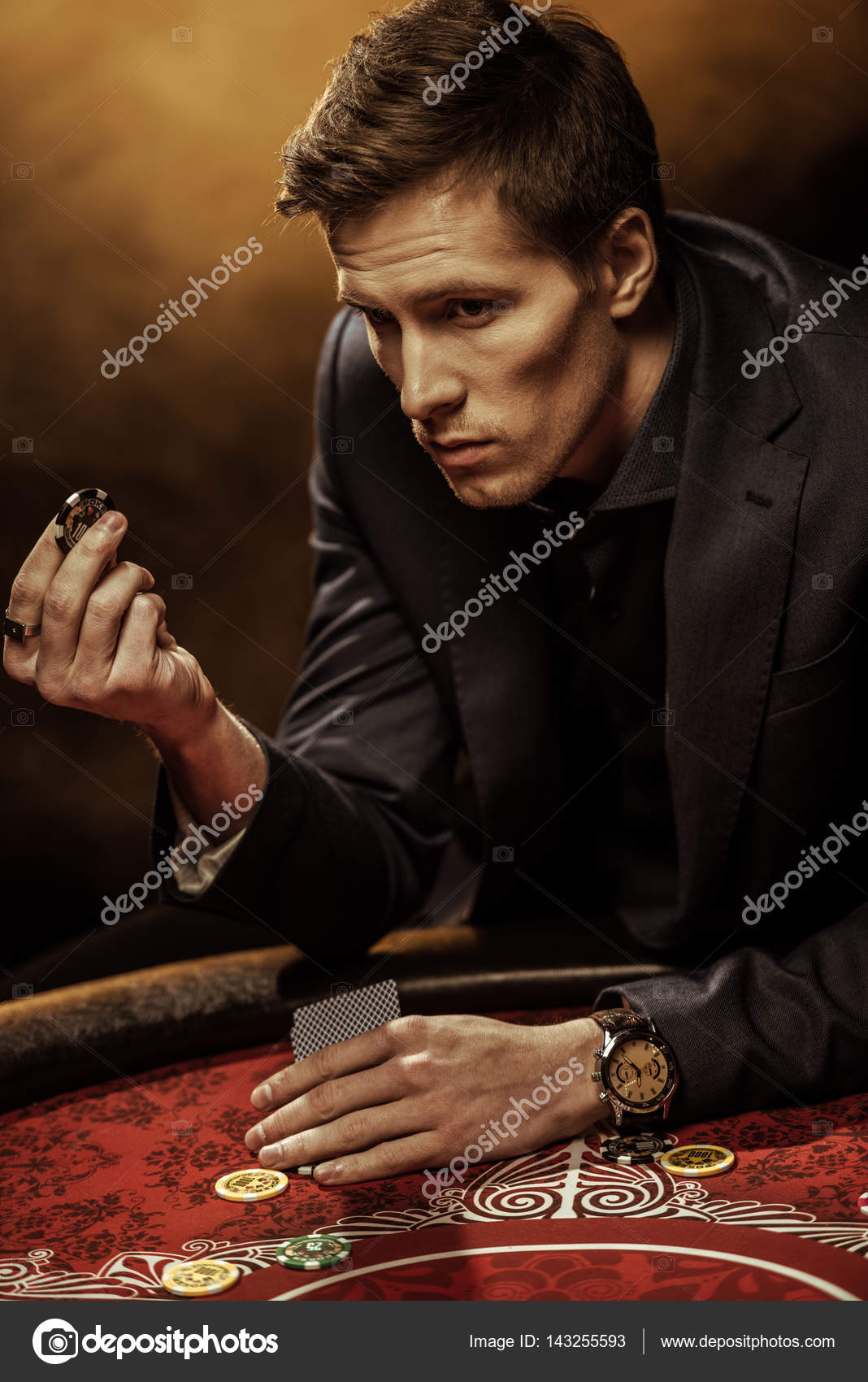 Man playing poker — Stock Photo © ArturVerkhovetskiy #143255593