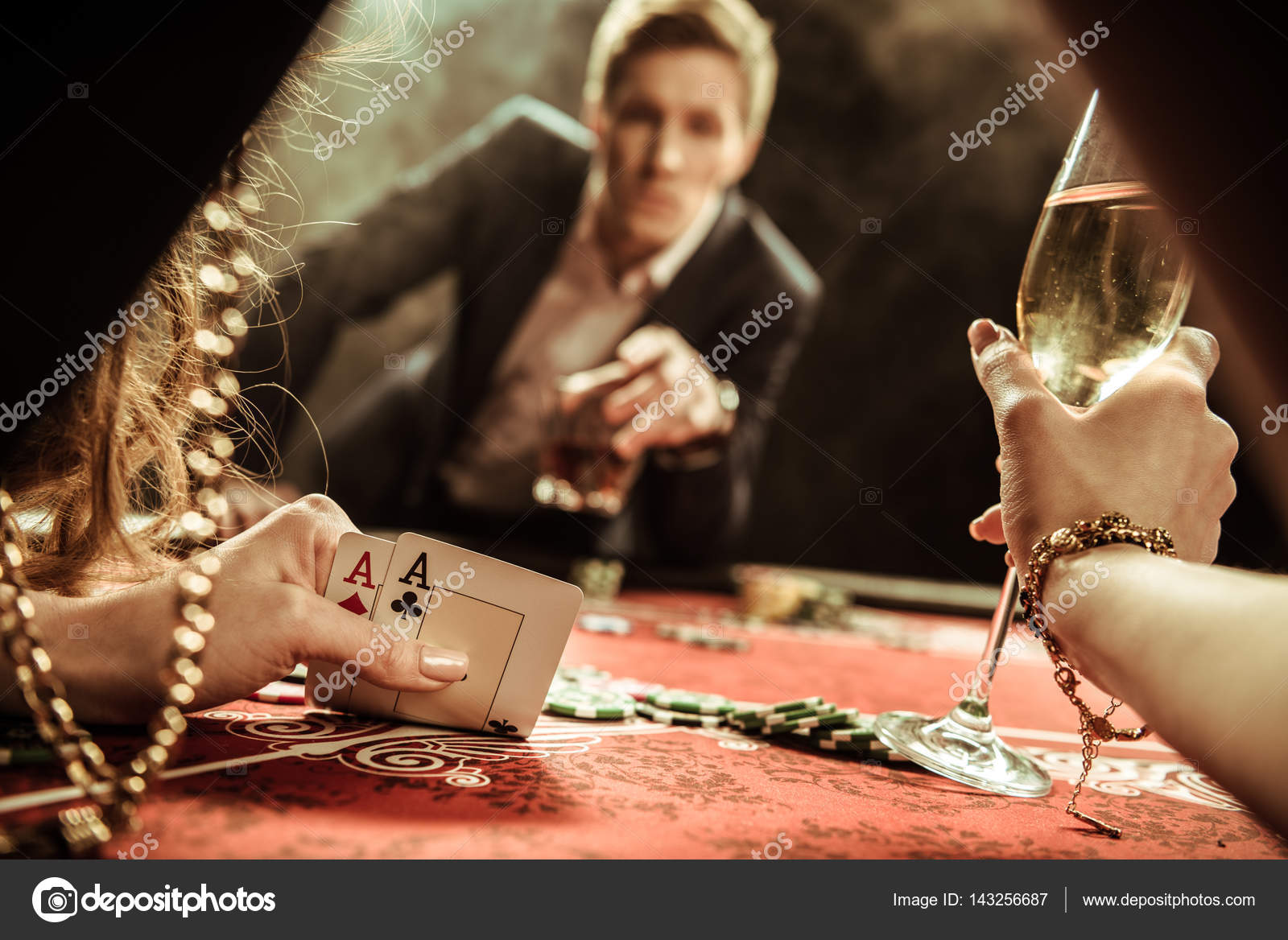 Woman playing poker — Stock Photo © ArturVerkhovetskiy #143256687