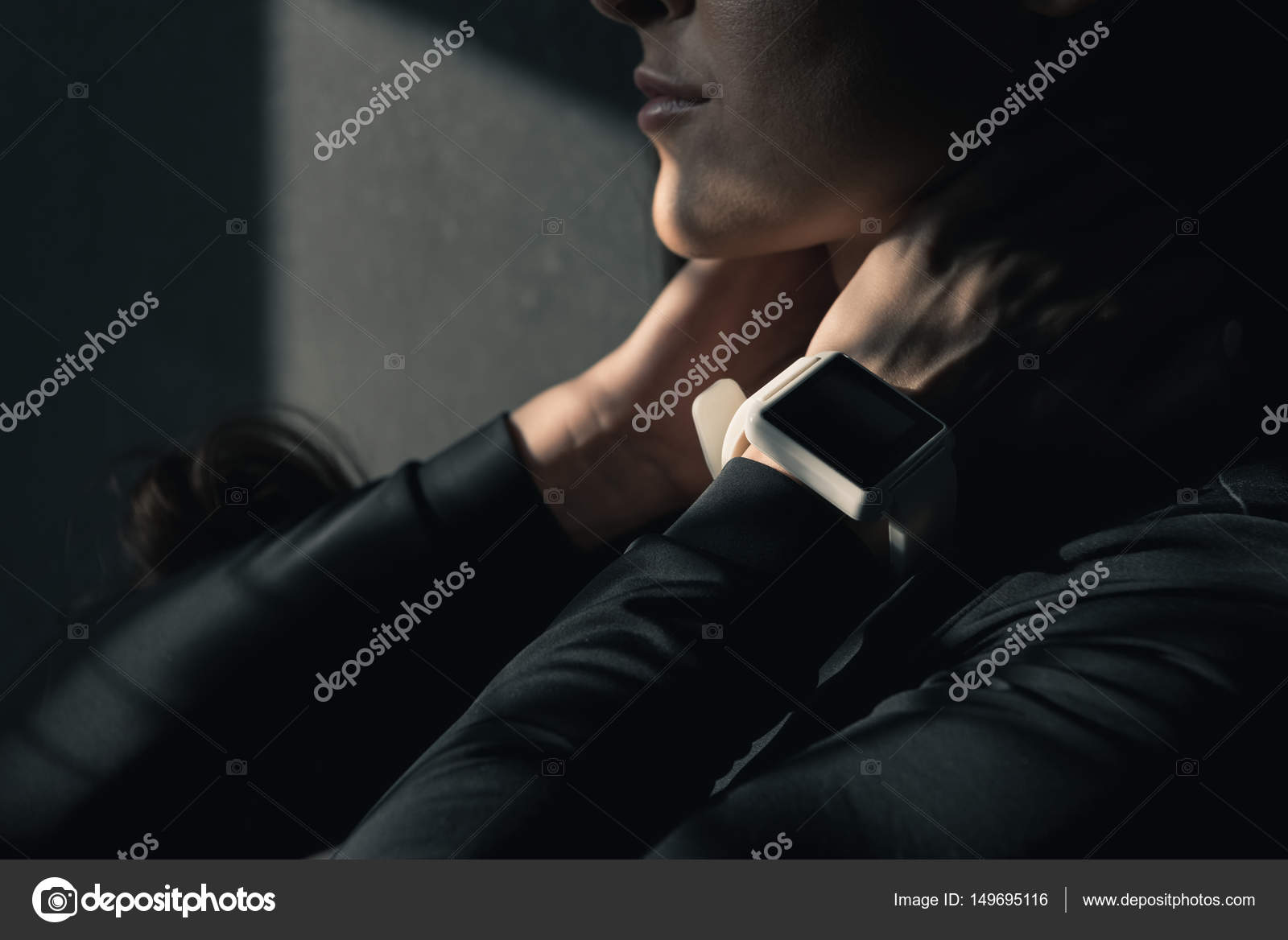 Young woman with smartwatch — Stock Photo © ArturVerkhovetskiy #149695116