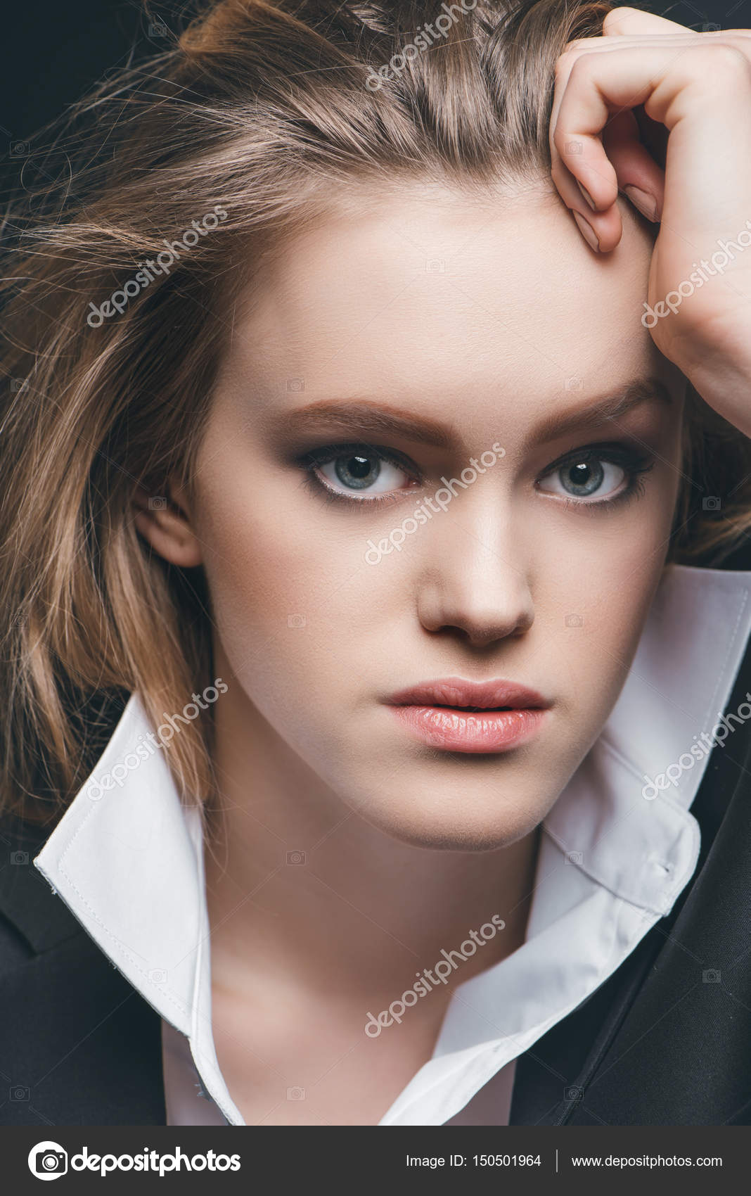 Blonde fashion girl, studio shot — Stock Photo © ArturVerkhovetskiy ...