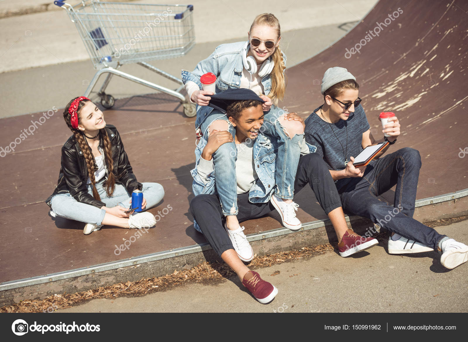 Teenagers group having fun — Stock Photo © ArturVerkhovetskiy #150991962