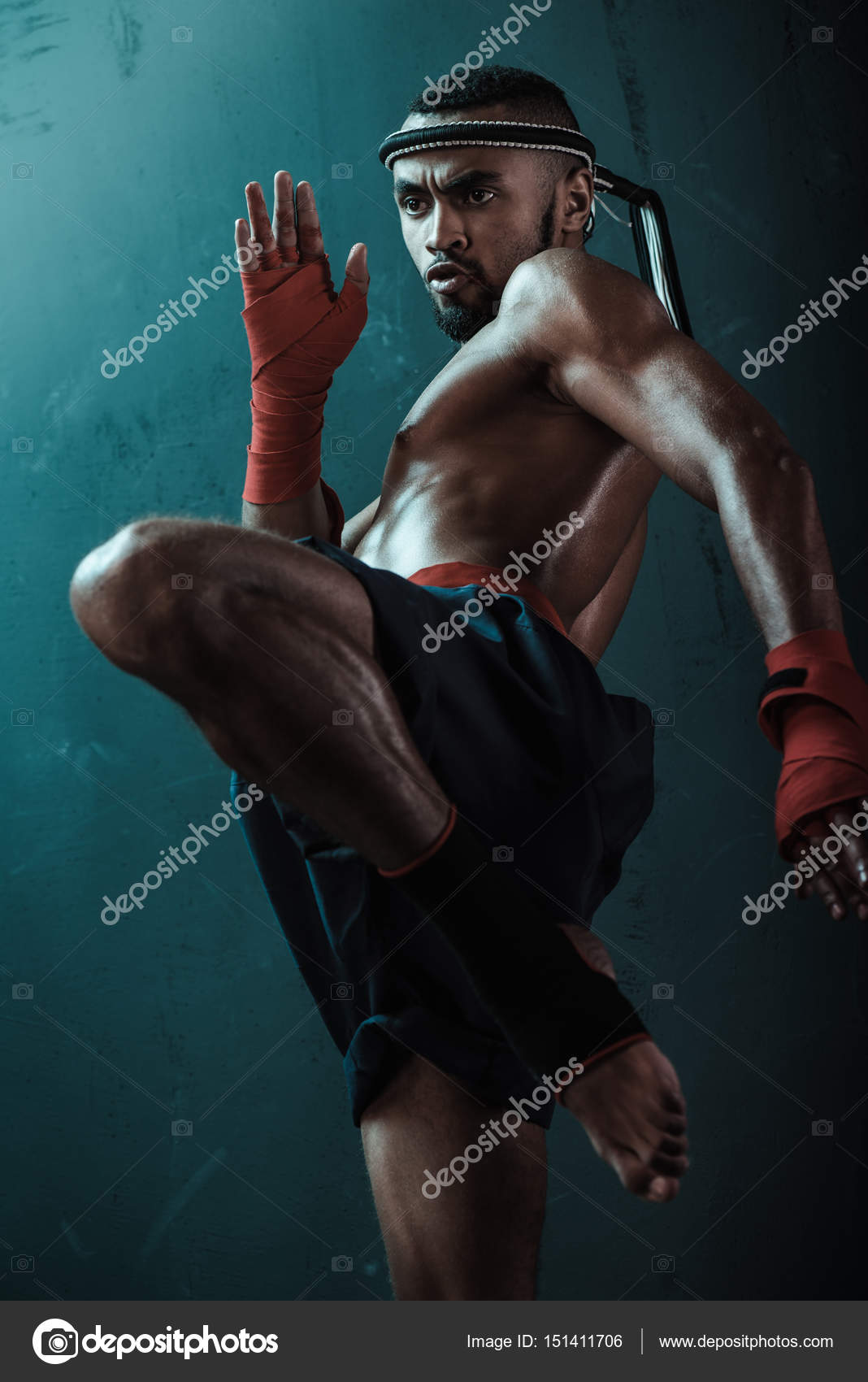 Muay thai fighter — Stock Photo © ArturVerkhovetskiy #151411706