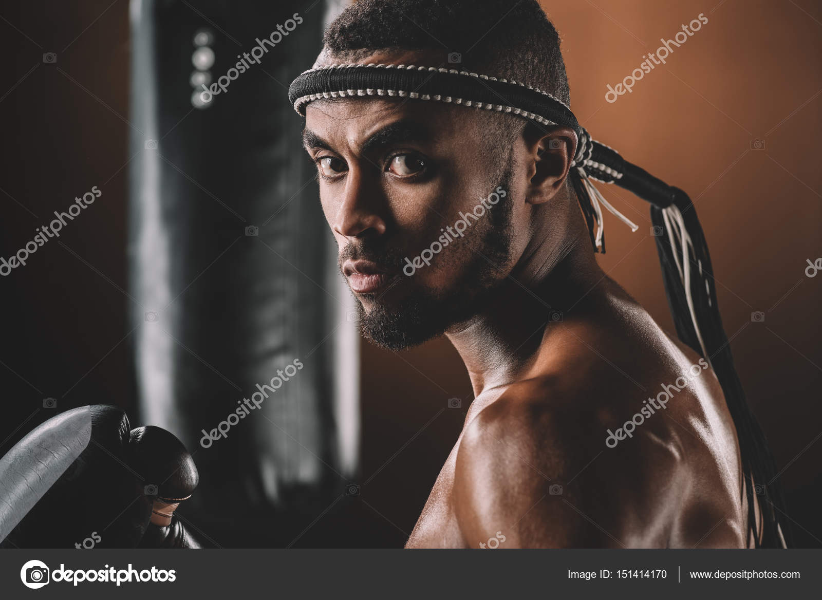 Muay thai fighter — Stock Photo © ArturVerkhovetskiy #151414170