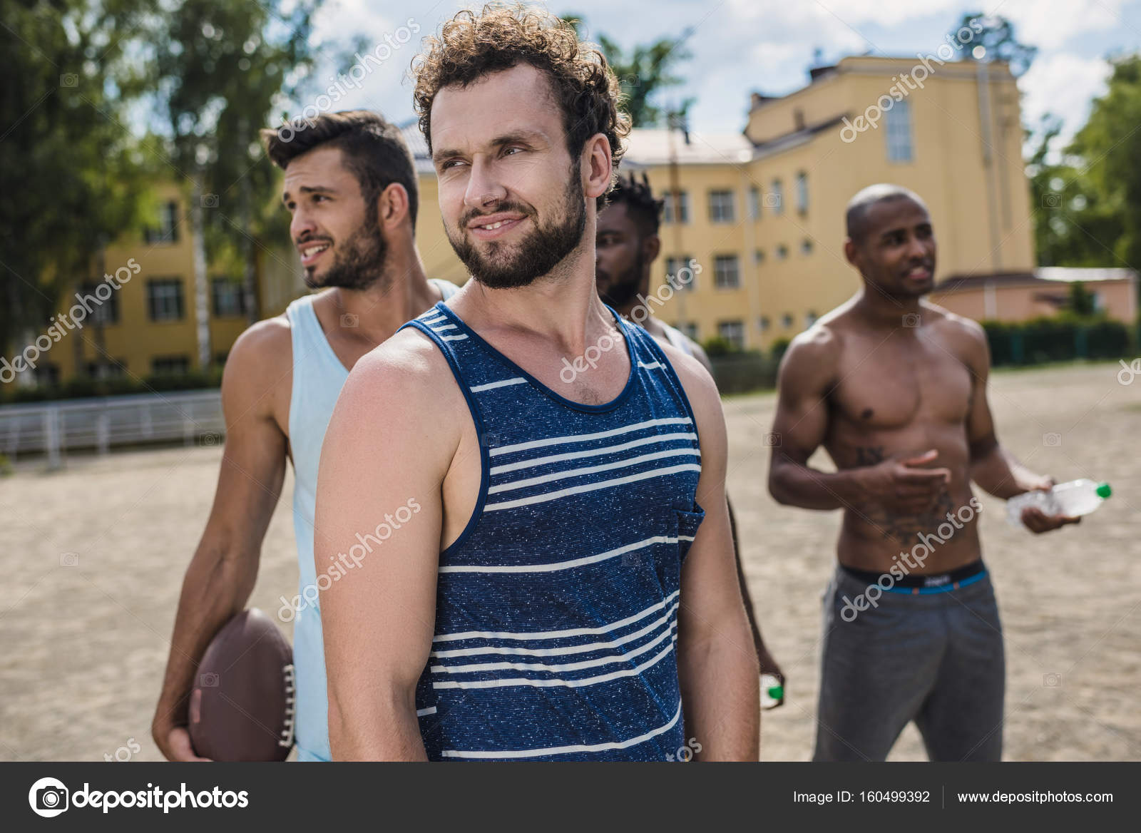 Futbolistas multiculturales — Foto de stock #160499392 © ArturVerkhovetskiy