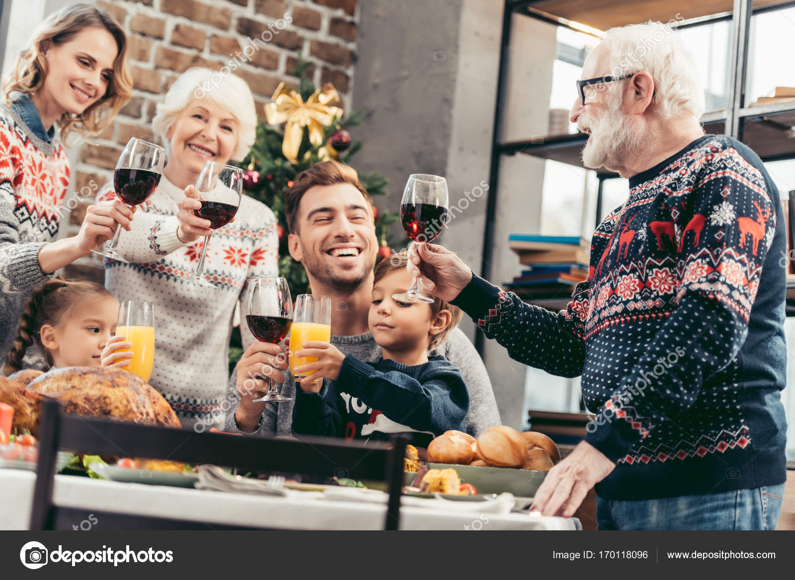 Happy family toasting — Stock Photo © ArturVerkhovetskiy #170118096