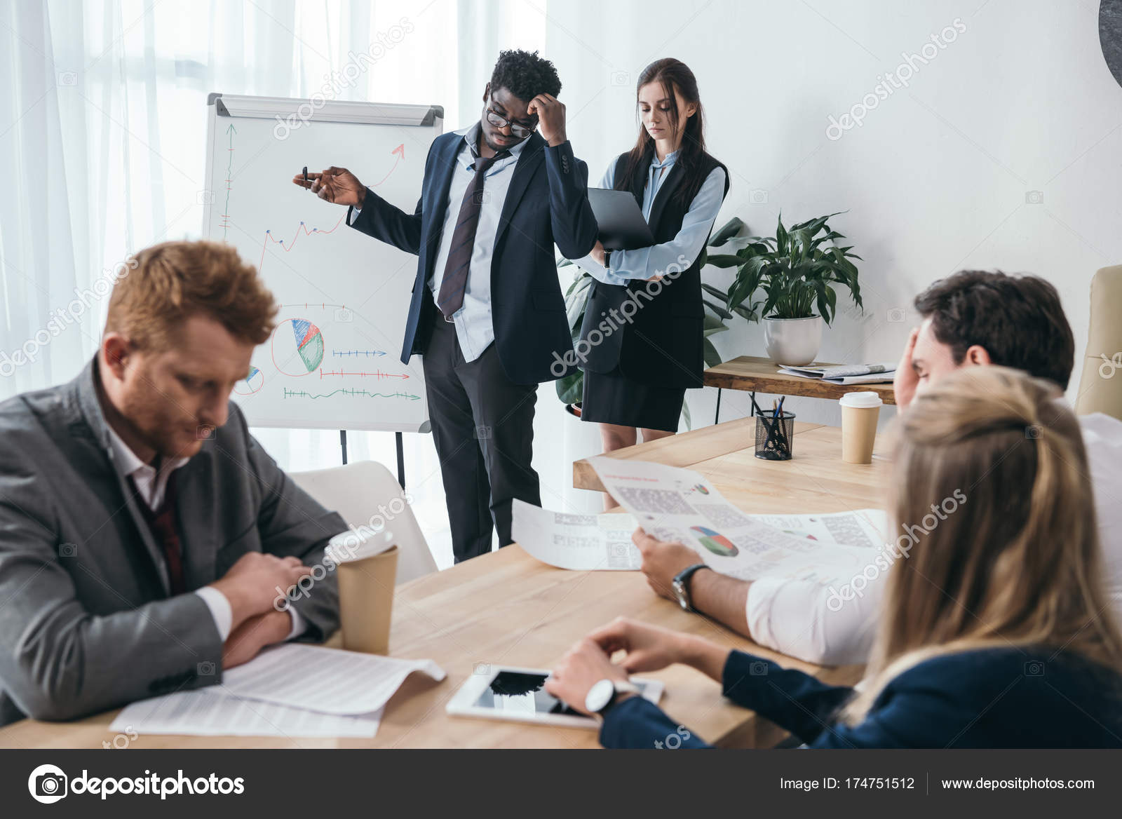 Exhausted Zombie Businesspeople Having Conversation Office — Stock ... Exhausted Zombie Businesspeople Having Conversation Office — Stock ...
