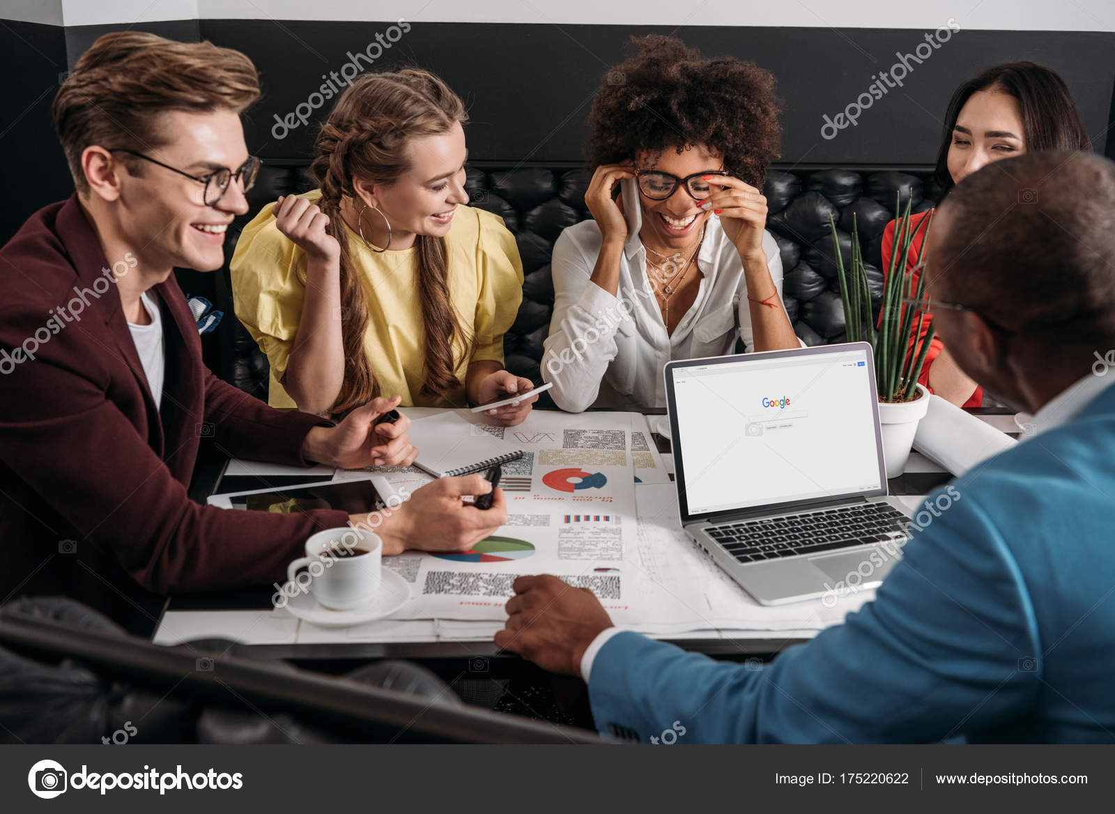 Group Laughing Business Colleagues Working Together Cafe — Stock ...