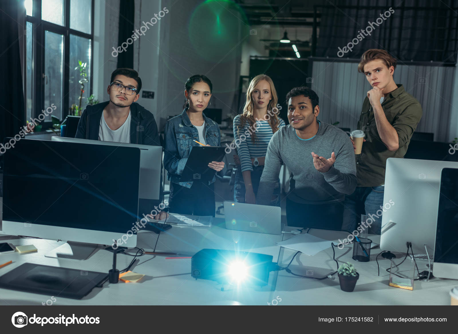 Presentation — Stock Photo © ArturVerkhovetskiy #175241582