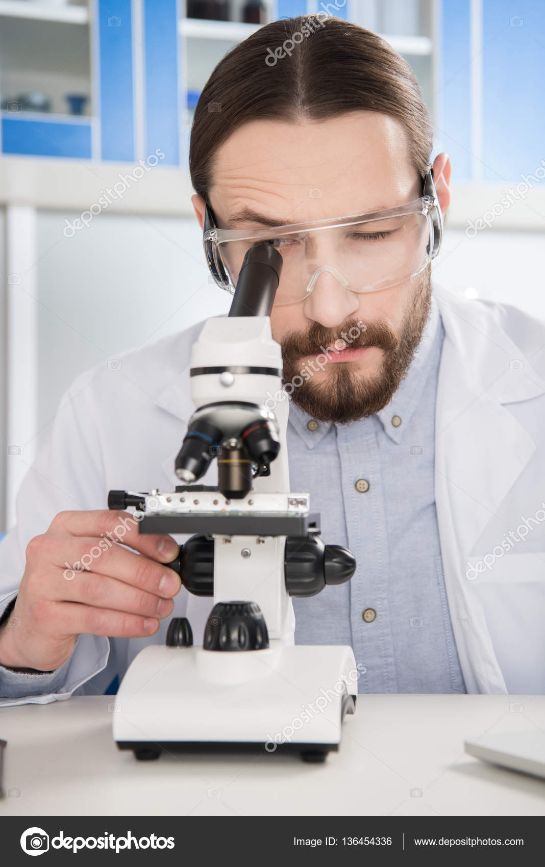 Man looking in microscope — Stock Photo © DmitryPoch #136454336