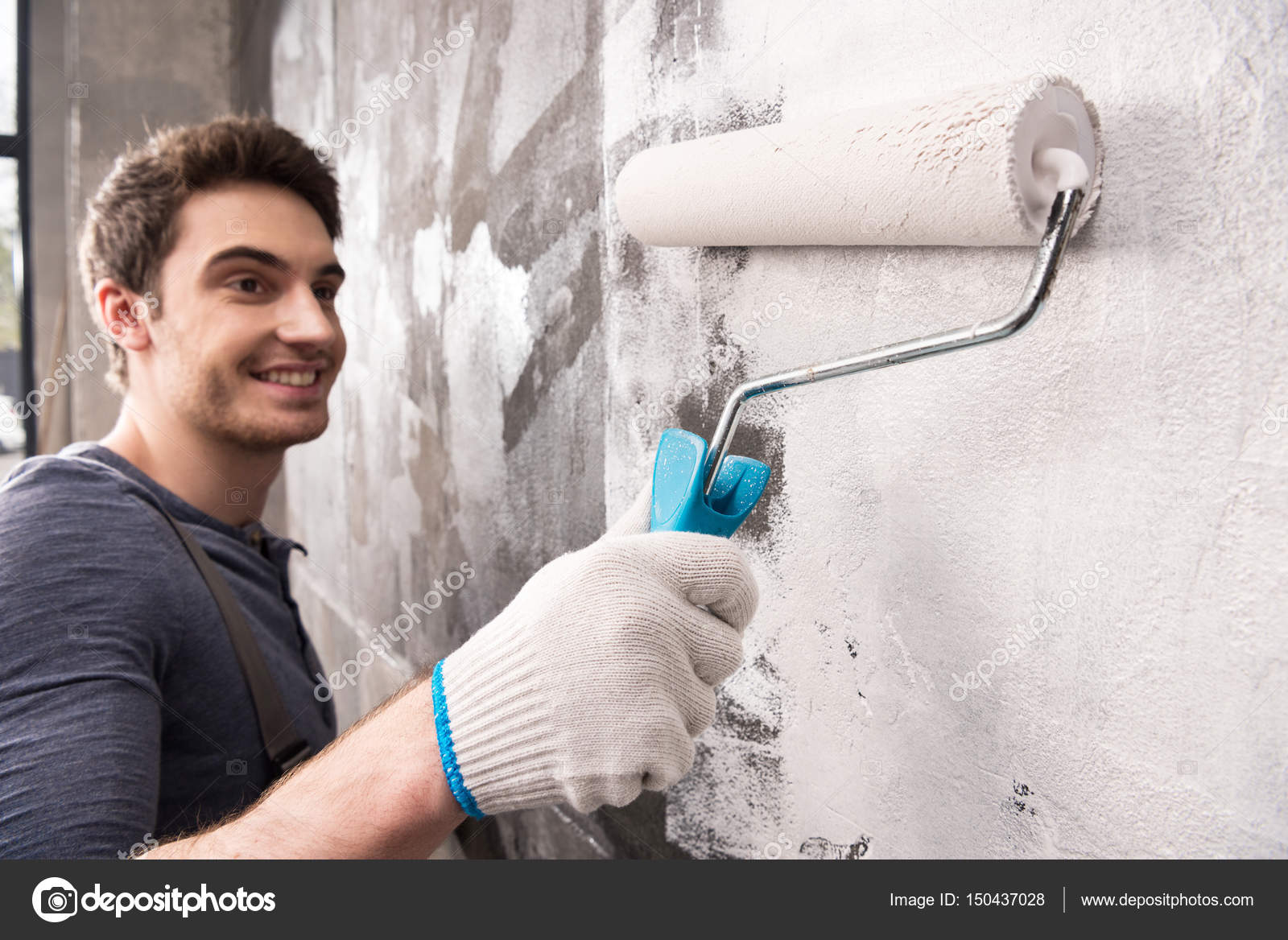 Man painting wall — Stock Photo © DmitryPoch #150437028