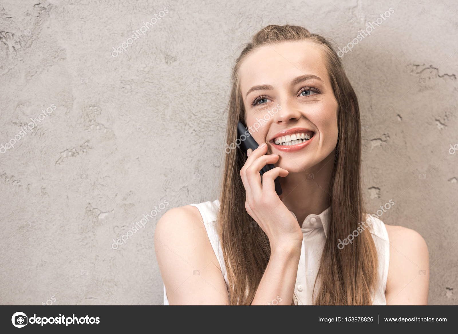 Young woman using smartphone — Stock Photo © DmitryPoch #153978826