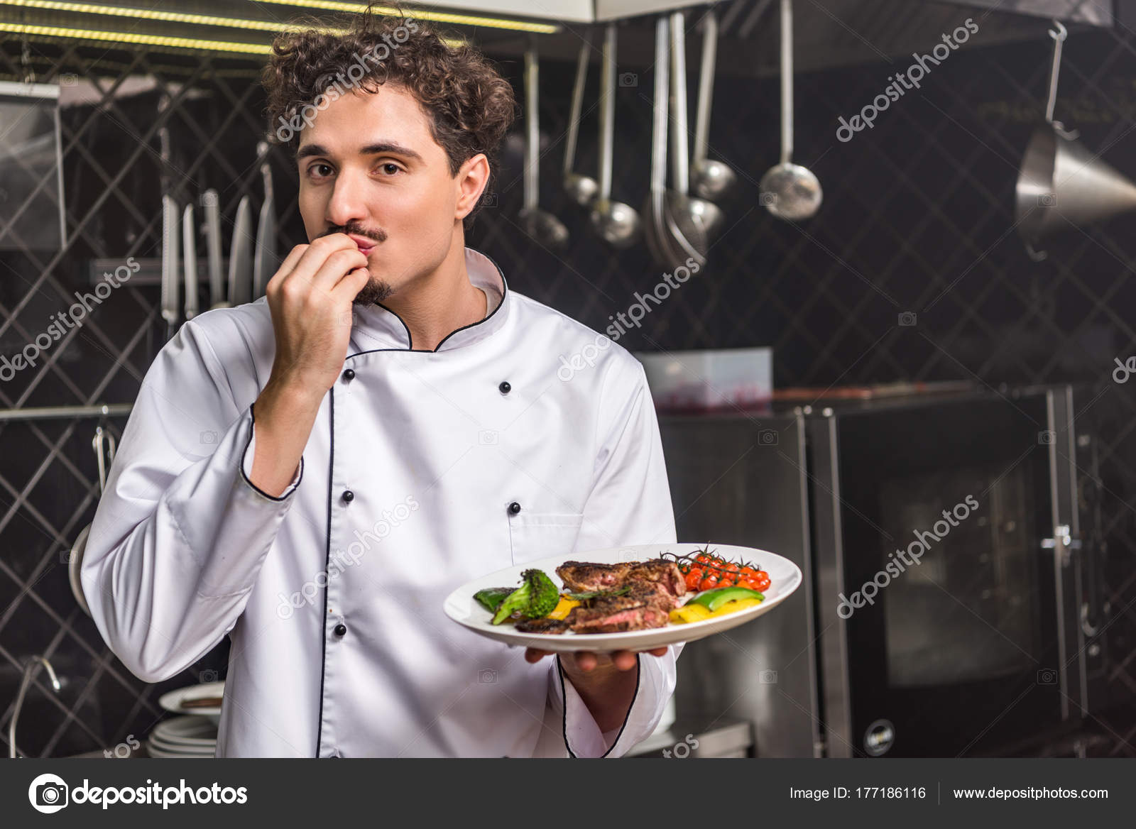 Plato Celebración Del Chef Con Verduras Fritas Carne Mostrando ...