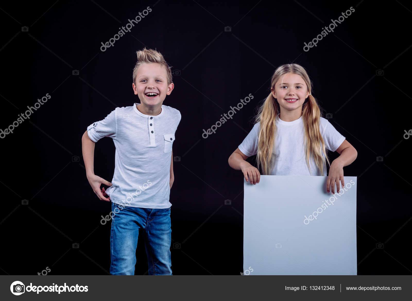 Smiling siblings with blank card — Free Stock Photo © AndrewLobov ...
